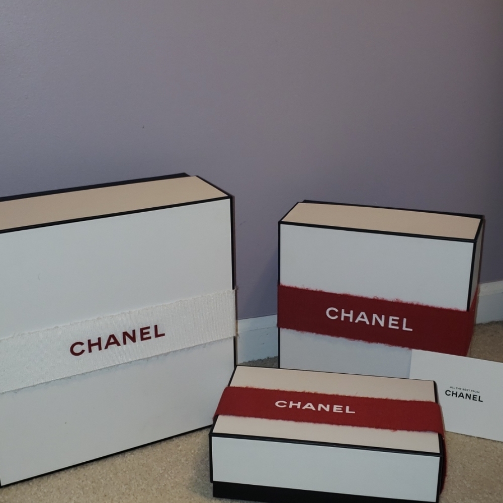 2018 Holiday Limited Edition Chanel Boxes - Gem